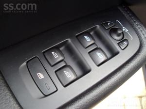 Black Volvo XC60 2018 in Riga, with an engine capacity of 2.00 L and mileage of 225 thousand km for 21200 €, photo 13 on AUTOMOTO.COM.LV