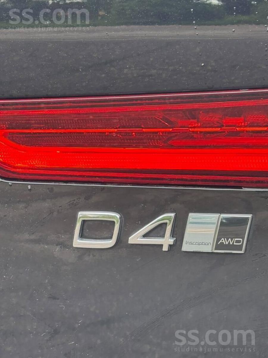 Black Volvo XC60 2018 in Riga, with an engine capacity of 2.00 L and mileage of 275 thousand km for 22000 €, photo 9 on AUTOMOTO.COM.LV