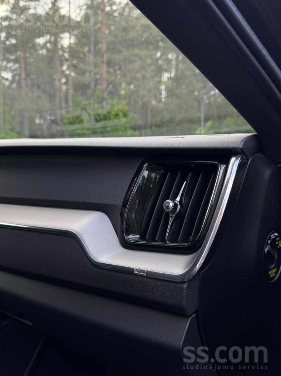 Black Volvo XC60 2018 in Riga, with an engine capacity of 2.00 L and mileage of 275 thousand km for 22000 €, photo 12 on AUTOMOTO.COM.LV