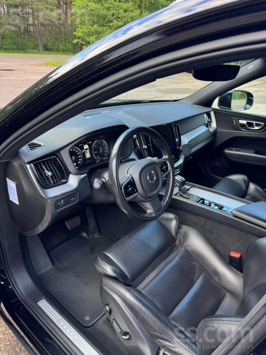Black Volvo XC60 2018 in Riga, with an engine capacity of 2.00 L and mileage of 275 thousand km for 22000 €, photo 13 on AUTOMOTO.COM.LV