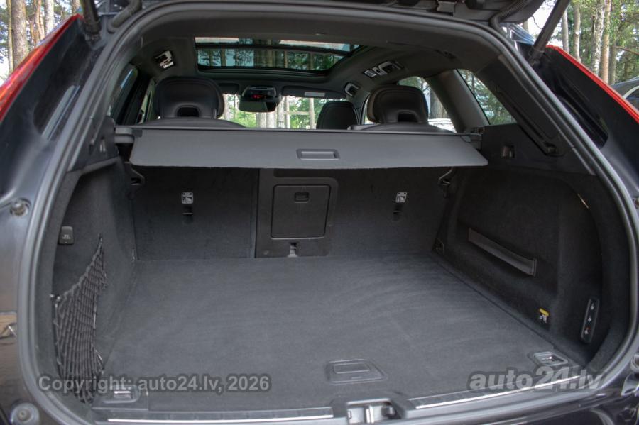 Black Volvo XC60 2018 in Tallinn, with an engine capacity of 2.00 L and mileage of 167 thousand km for 28990 €, photo 19 on AUTOMOTO.COM.LV