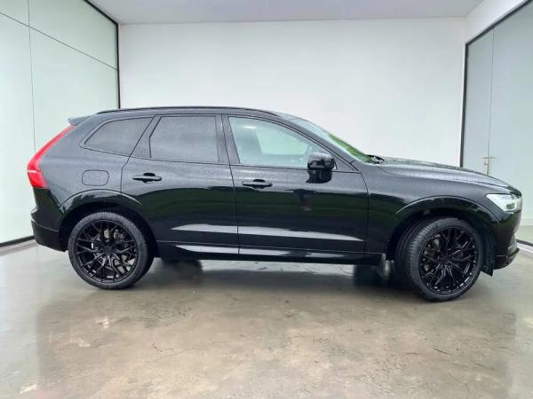 Black Volvo XC60 2018 in Jurmala, with an engine capacity of 2.00 L and mileage of 219 thousand km for 21450 €, photo 5 on AUTOMOTO.COM.LV
