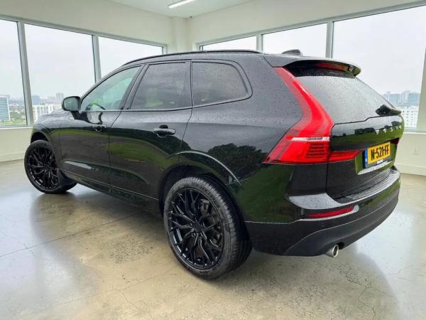 Black Volvo XC60 2018 in Jurmala, with an engine capacity of 2.00 L and mileage of 219 thousand km for 21450 €, photo 6 on AUTOMOTO.COM.LV