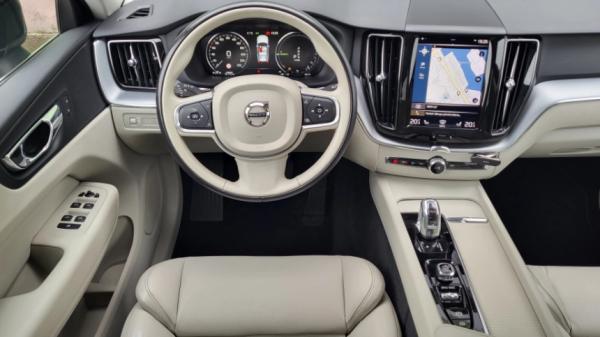 Melns Volvo XC60 2018 Rīga, ar dzinēja tilpumu 2.00 L un nobraukumu 240 tūkst. km par 22900 €, foto 7 vietnē AUTOMOTO.COM.LV