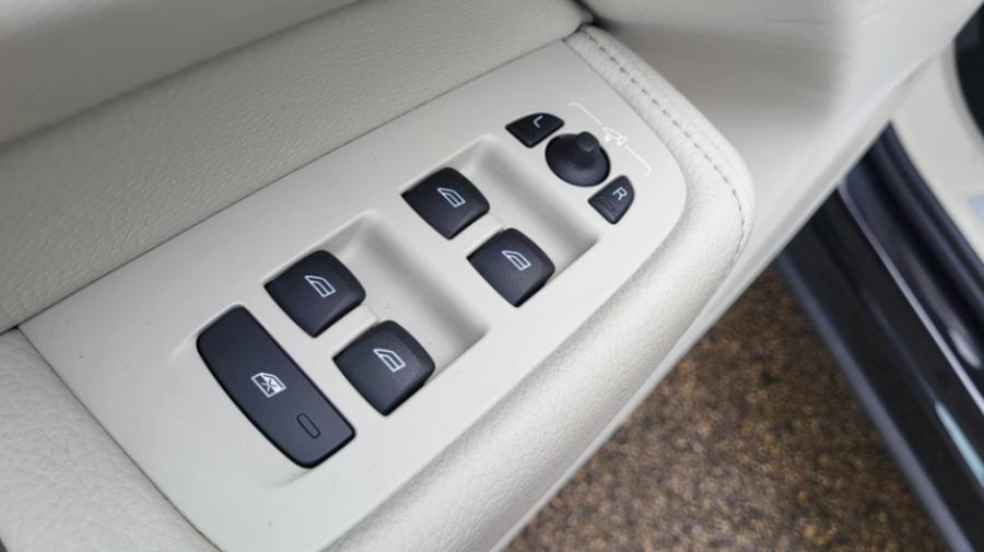 Melns Volvo XC60 2018 Rīga, ar dzinēja tilpumu 2.00 L un nobraukumu 240 tūkst. km par 22900 €, foto 9 vietnē AUTOMOTO.COM.LV
