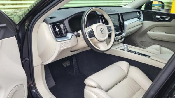 Melns Volvo XC60 2018 Rīga, ar dzinēja tilpumu 2.00 L un nobraukumu 240 tūkst. km par 22900 €, foto 9 vietnē AUTOMOTO.COM.LV