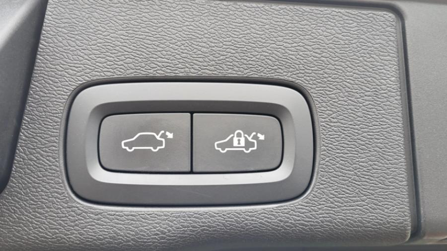 Melns Volvo XC60 2018 Rīga, ar dzinēja tilpumu 2.00 L un nobraukumu 240 tūkst. km par 22900 €, foto 14 vietnē AUTOMOTO.COM.LV
