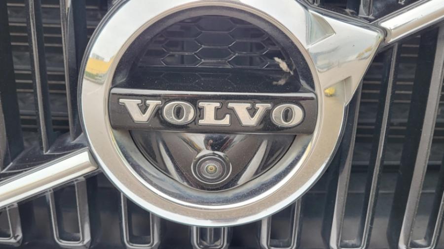 Melns Volvo XC60 2018 Rīga, ar dzinēja tilpumu 2.00 L un nobraukumu 240 tūkst. km par 22900 €, foto 24 vietnē AUTOMOTO.COM.LV
