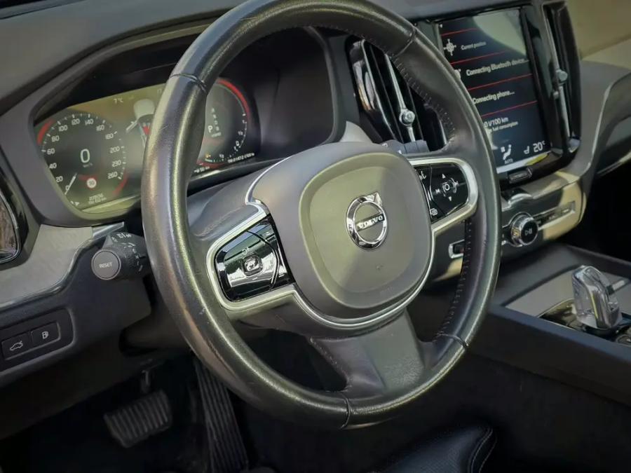 Black Volvo XC60 2018 in Riga, with an engine capacity of 2.00 L and mileage of 210 thousand km for 23490 €, photo 12 on AUTOMOTO.COM.LV