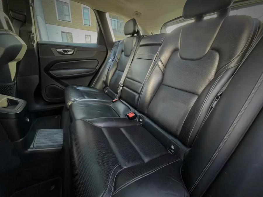 Black Volvo XC60 2018 in Riga, with an engine capacity of 2.00 L and mileage of 210 thousand km for 23490 €, photo 20 on AUTOMOTO.COM.LV