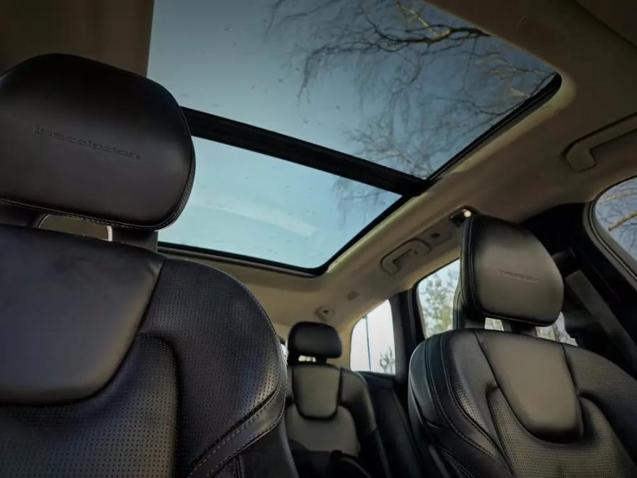 Black Volvo XC60 2018 in Riga, with an engine capacity of 2.00 L and mileage of 210 thousand km for 23490 €, photo 21 on AUTOMOTO.COM.LV