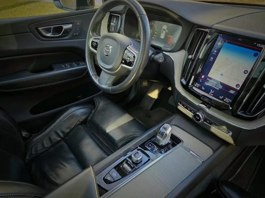 Black Volvo XC60 2018 in Riga, with an engine capacity of 2.00 L and mileage of 210 thousand km for 23490 €, photo 27 on AUTOMOTO.COM.LV