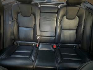 Black Volvo XC60 2018 in Riga, with an engine capacity of 2.00 L and mileage of 210 thousand km for 23490 €, photo 33 on AUTOMOTO.COM.LV