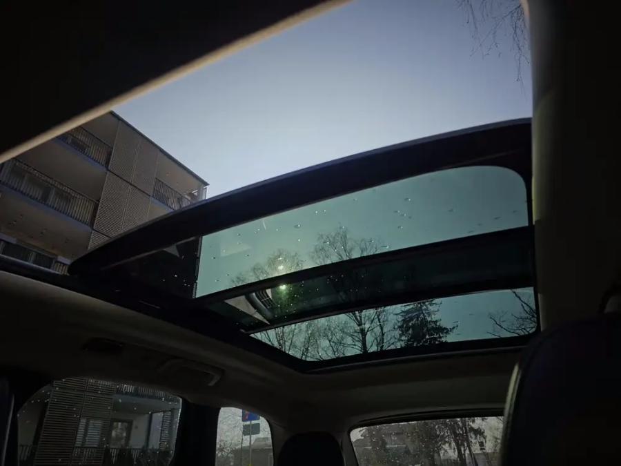 Black Volvo XC60 2018 in Riga, with an engine capacity of 2.00 L and mileage of 210 thousand km for 23490 €, photo 36 on AUTOMOTO.COM.LV