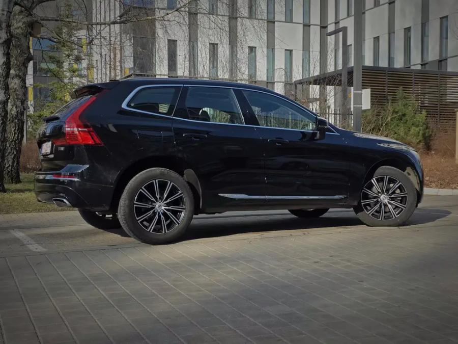 Black Volvo XC60 2018 in Riga, with an engine capacity of 2.00 L and mileage of 210 thousand km for 23490 €, photo 39 on AUTOMOTO.COM.LV