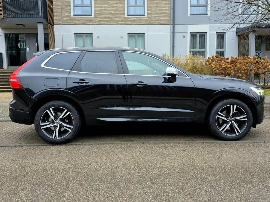 Black Volvo XC60 2018 in Riga, with an engine capacity of 2.00 L and mileage of 227 thousand km for 20400 €, photo 5 on AUTOMOTO.COM.LV