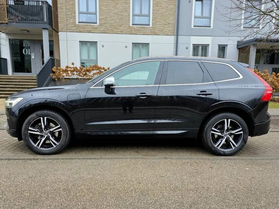 Black Volvo XC60 2018 in Riga, with an engine capacity of 2.00 L and mileage of 227 thousand km for 20400 €, photo 9 on AUTOMOTO.COM.LV