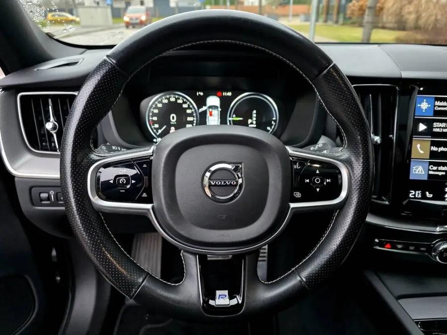 Black Volvo XC60 2018 in Riga, with an engine capacity of 2.00 L and mileage of 227 thousand km for 20400 €, photo 10 on AUTOMOTO.COM.LV