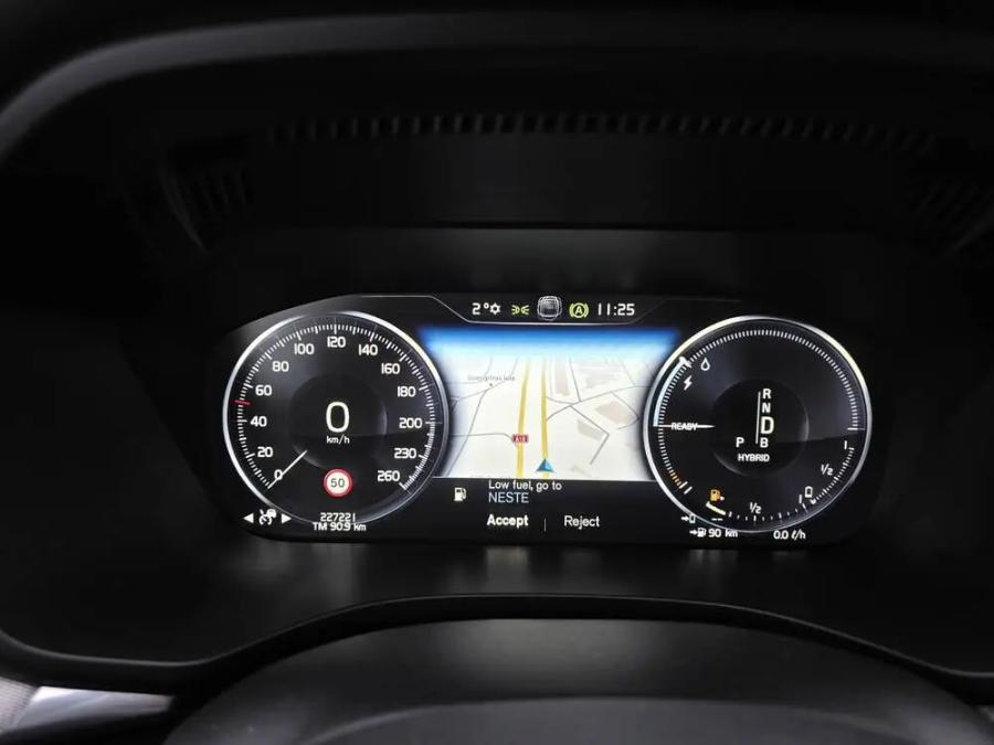 Black Volvo XC60 2018 in Riga, with an engine capacity of 2.00 L and mileage of 227 thousand km for 20400 €, photo 11 on AUTOMOTO.COM.LV