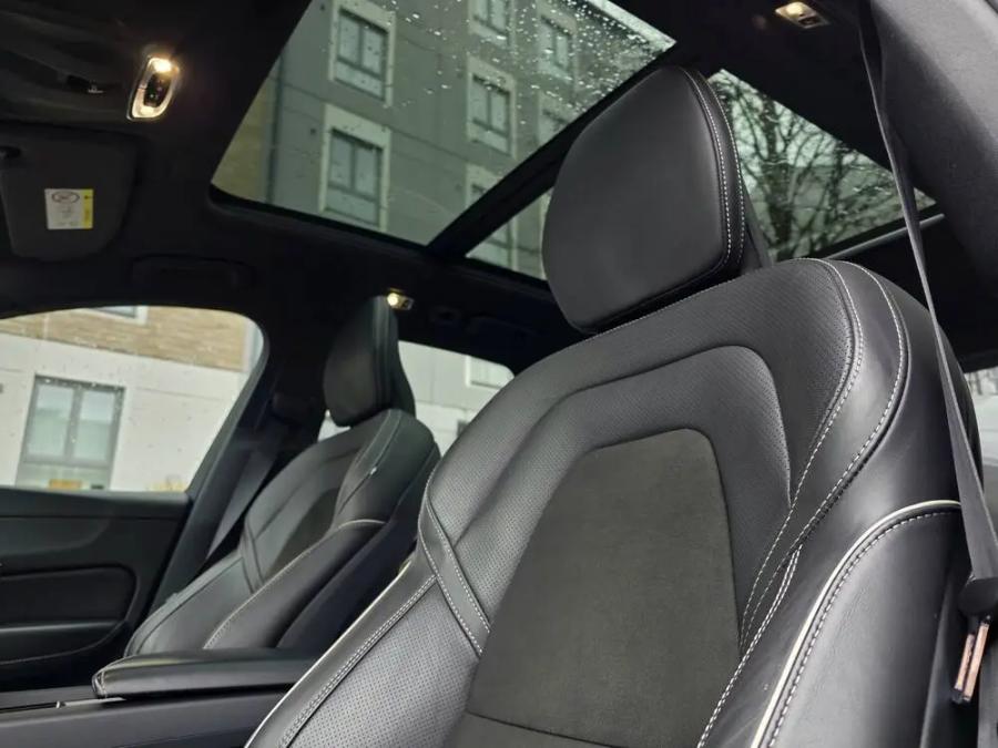 Black Volvo XC60 2018 in Riga, with an engine capacity of 2.00 L and mileage of 227 thousand km for 20400 €, photo 14 on AUTOMOTO.COM.LV