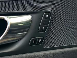 Black Volvo XC60 2018 in Riga, with an engine capacity of 2.00 L and mileage of 227 thousand km for 20400 €, photo 16 on AUTOMOTO.COM.LV