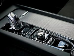 Black Volvo XC60 2018 in Riga, with an engine capacity of 2.00 L and mileage of 227 thousand km for 20400 €, photo 17 on AUTOMOTO.COM.LV