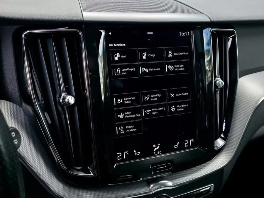 Black Volvo XC60 2018 in Riga, with an engine capacity of 2.00 L and mileage of 227 thousand km for 20400 €, photo 18 on AUTOMOTO.COM.LV