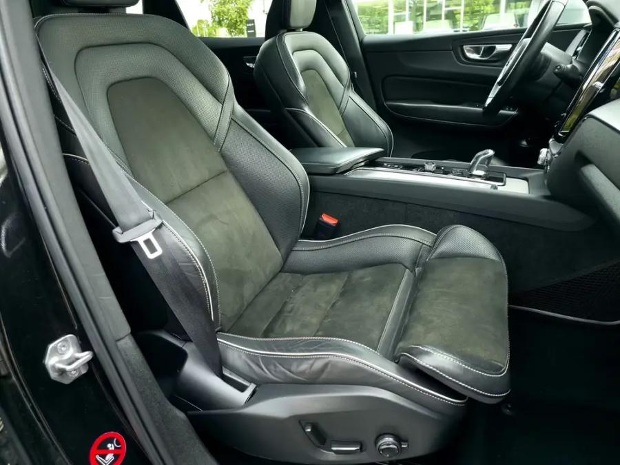 Black Volvo XC60 2018 in Riga, with an engine capacity of 2.00 L and mileage of 227 thousand km for 20400 €, photo 20 on AUTOMOTO.COM.LV