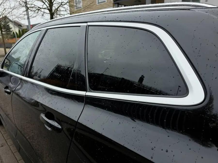 Black Volvo XC60 2018 in Riga, with an engine capacity of 2.00 L and mileage of 227 thousand km for 20400 €, photo 22 on AUTOMOTO.COM.LV