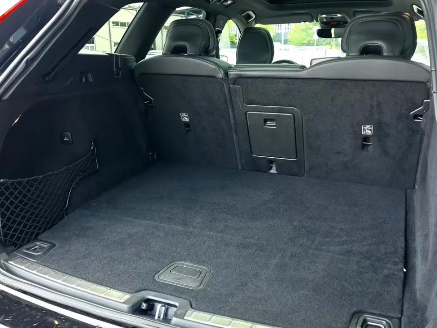 Black Volvo XC60 2018 in Riga, with an engine capacity of 2.00 L and mileage of 227 thousand km for 20400 €, photo 24 on AUTOMOTO.COM.LV