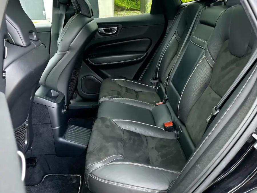 Black Volvo XC60 2018 in Riga, with an engine capacity of 2.00 L and mileage of 227 thousand km for 20400 €, photo 30 on AUTOMOTO.COM.LV