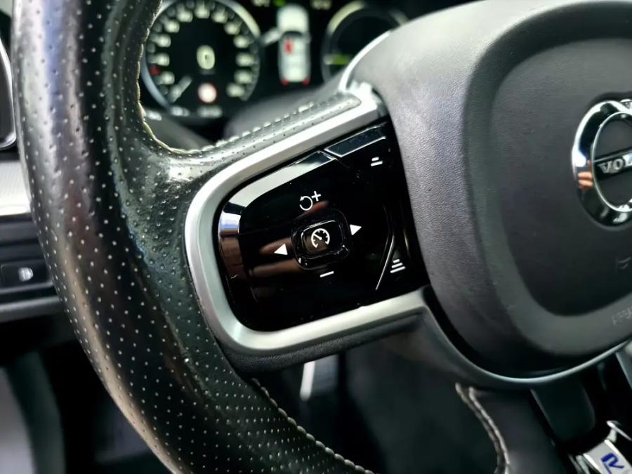 Black Volvo XC60 2018 in Riga, with an engine capacity of 2.00 L and mileage of 227 thousand km for 20400 €, photo 38 on AUTOMOTO.COM.LV