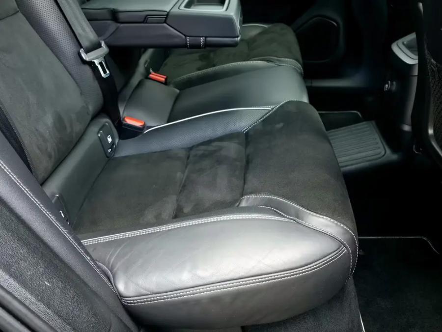 Black Volvo XC60 2018 in Riga, with an engine capacity of 2.00 L and mileage of 227 thousand km for 20400 €, photo 45 on AUTOMOTO.COM.LV