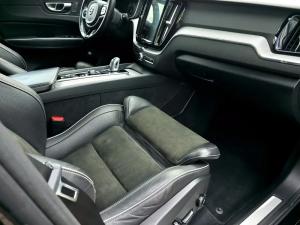 Black Volvo XC60 2018 in Riga, with an engine capacity of 2.00 L and mileage of 227 thousand km for 20400 €, photo 46 on AUTOMOTO.COM.LV
