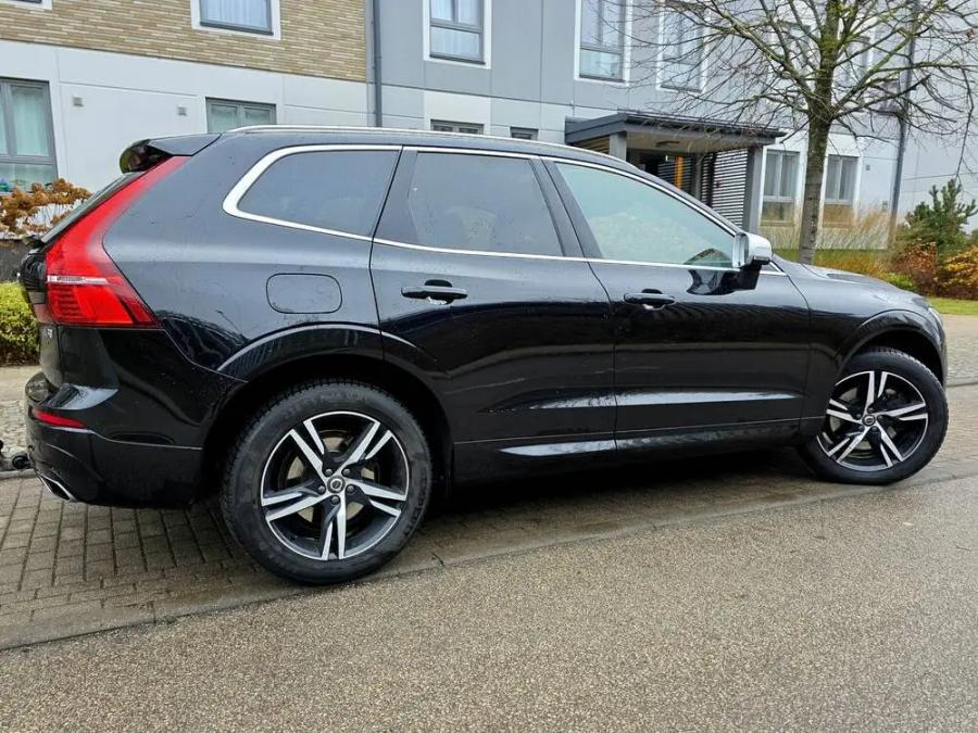 Black Volvo XC60 2018 in Riga, with an engine capacity of 2.00 L and mileage of 227 thousand km for 20400 €, photo 49 on AUTOMOTO.COM.LV