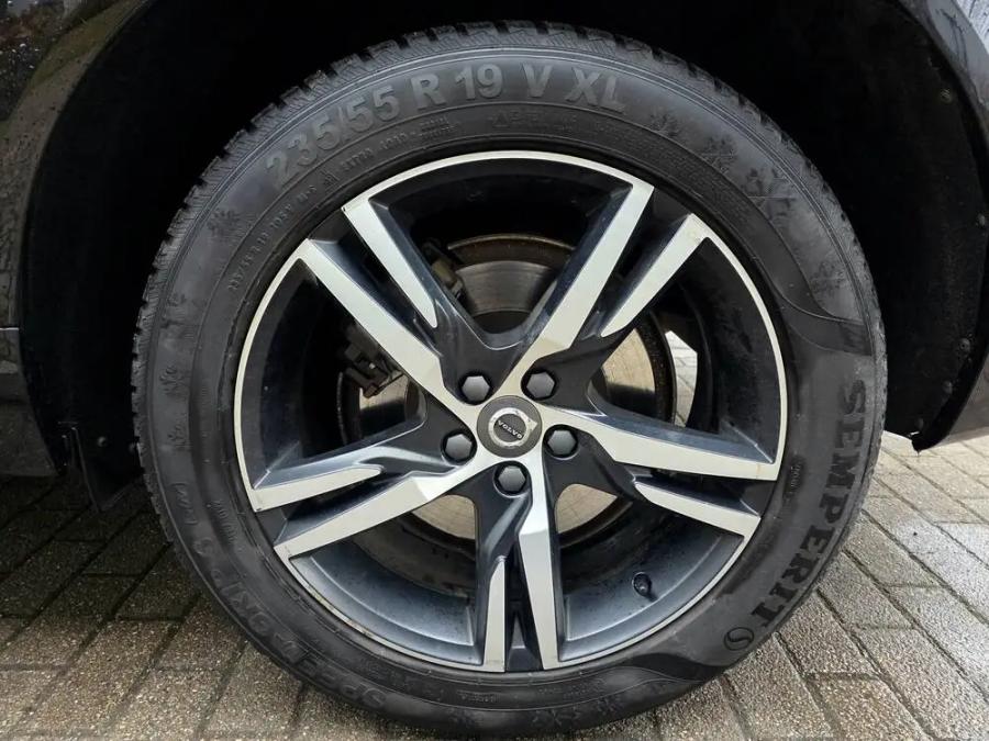 Black Volvo XC60 2018 in Riga, with an engine capacity of 2.00 L and mileage of 227 thousand km for 20400 €, photo 51 on AUTOMOTO.COM.LV
