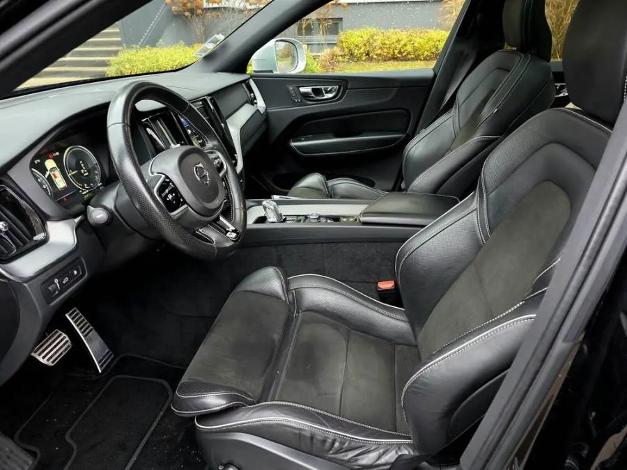 Black Volvo XC60 2018 in Riga, with an engine capacity of 2.00 L and mileage of 227 thousand km for 20400 €, photo 57 on AUTOMOTO.COM.LV