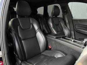 Black Volvo XC60 2018 in Riga, with an engine capacity of 2.00 L and mileage of 189 thousand km for 22900 €, photo 6 on AUTOMOTO.COM.LV