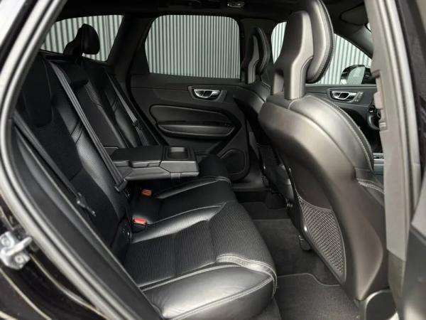 Black Volvo XC60 2018 in Riga, with an engine capacity of 2.00 L and mileage of 189 thousand km for 22900 €, photo 7 on AUTOMOTO.COM.LV