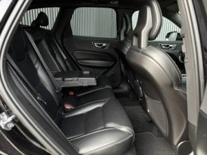 Black Volvo XC60 2018 in Riga, with an engine capacity of 2.00 L and mileage of 189 thousand km for 22900 €, photo 8 on AUTOMOTO.COM.LV