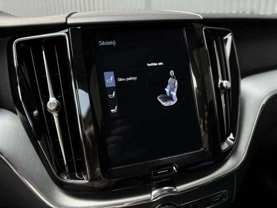 Black Volvo XC60 2018 in Riga, with an engine capacity of 2.00 L and mileage of 189 thousand km for 22900 €, photo 11 on AUTOMOTO.COM.LV