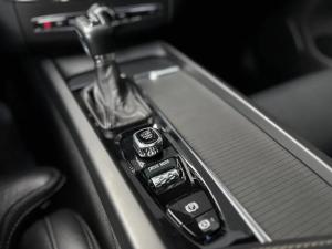 Black Volvo XC60 2018 in Riga, with an engine capacity of 2.00 L and mileage of 189 thousand km for 22900 €, photo 13 on AUTOMOTO.COM.LV