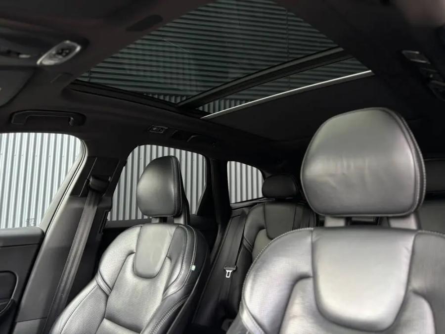 Black Volvo XC60 2018 in Riga, with an engine capacity of 2.00 L and mileage of 189 thousand km for 22900 €, photo 14 on AUTOMOTO.COM.LV