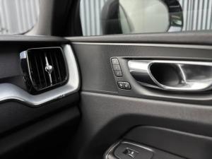 Black Volvo XC60 2018 in Riga, with an engine capacity of 2.00 L and mileage of 189 thousand km for 22900 €, photo 21 on AUTOMOTO.COM.LV