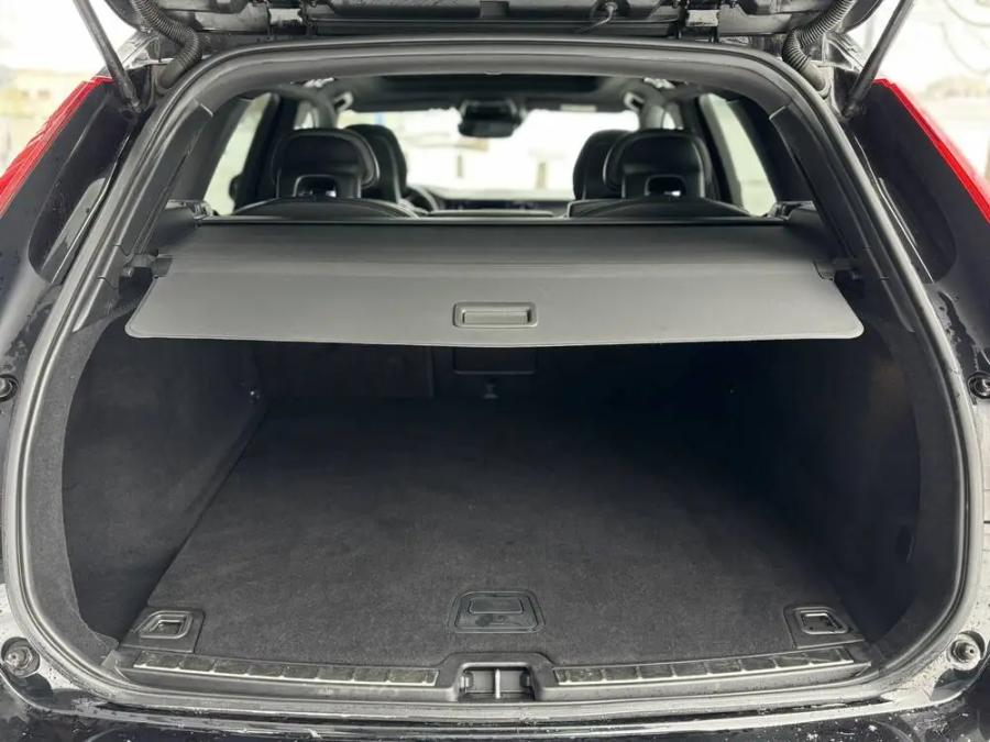 Black Volvo XC60 2018 in Riga, with an engine capacity of 2.00 L and mileage of 189 thousand km for 22900 €, photo 22 on AUTOMOTO.COM.LV