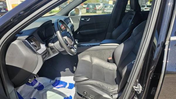 Melns Volvo XC60 2018 Rīga, ar dzinēja tilpumu 2.00 L un nobraukumu 176 tūkst. km par 23500 €, foto 9 vietnē AUTOMOTO.COM.LV