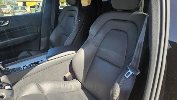 Melns Volvo XC60 2018 Rīga, ar dzinēja tilpumu 2.00 L un nobraukumu 176 tūkst. km par 23500 €, foto 10 vietnē AUTOMOTO.COM.LV