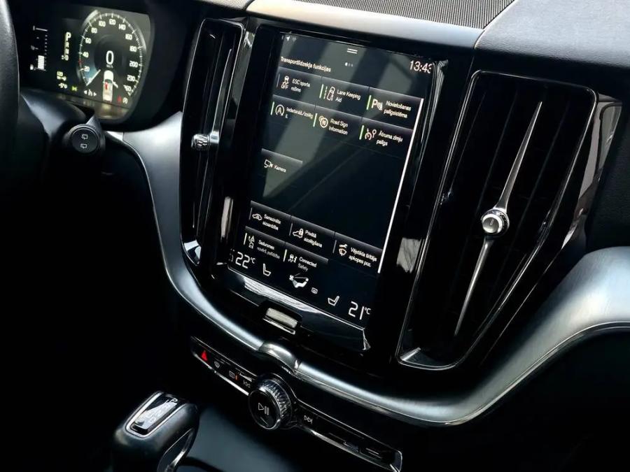 Melns Volvo XC60 2018 Rīga, ar dzinēja tilpumu 2.00 L un nobraukumu 207 tūkst. km par 18750 €, foto 17 vietnē AUTOMOTO.COM.LV