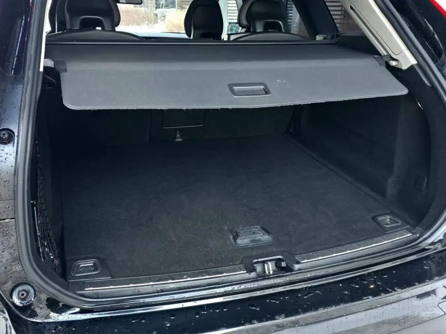 Melns Volvo XC60 2018 Rīga, ar dzinēja tilpumu 2.00 L un nobraukumu 207 tūkst. km par 18750 €, foto 34 vietnē AUTOMOTO.COM.LV