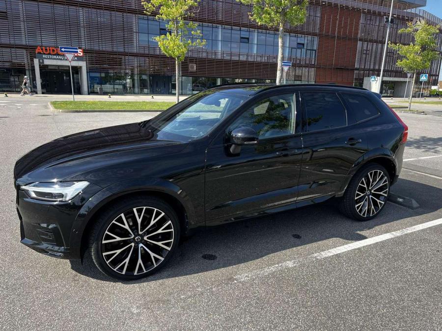 Black Volvo XC60 2018 in Klaipeda, with an engine capacity of 1.97 L and mileage of 110 thousand km for 26900 €, photo 3 on AUTOMOTO.COM.LV